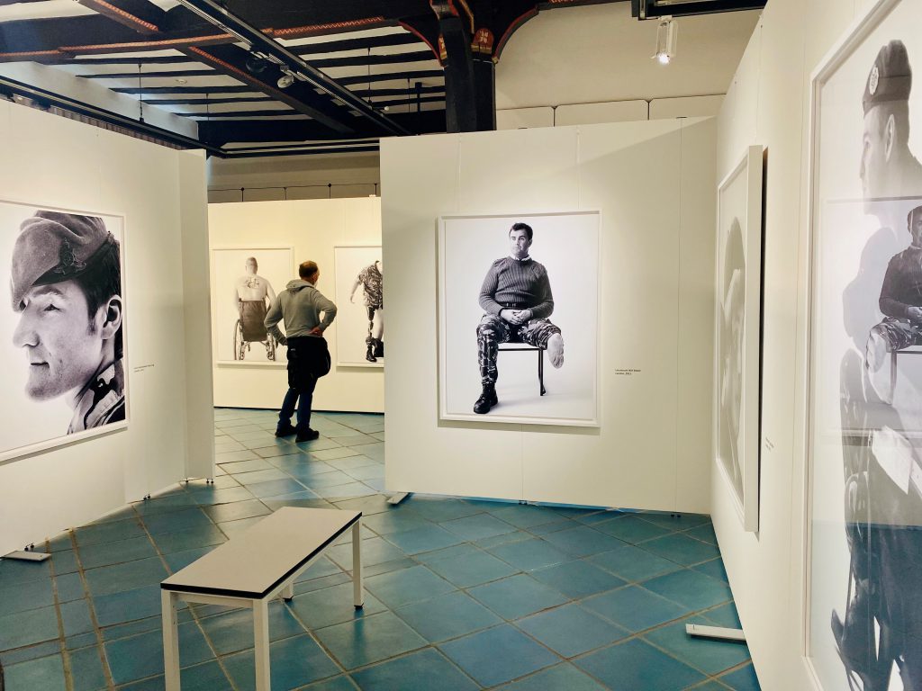 Bryan Adams: Wounded – The Legacy of War | Marburger Magazin Express